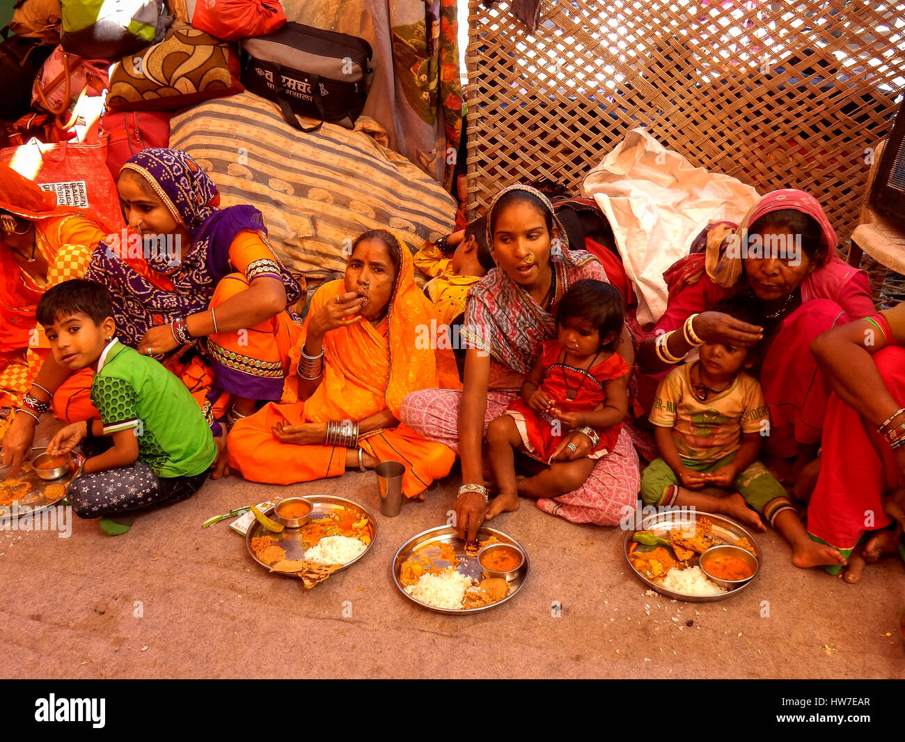 Indian children eating hi-res stock photography and images - Alamy