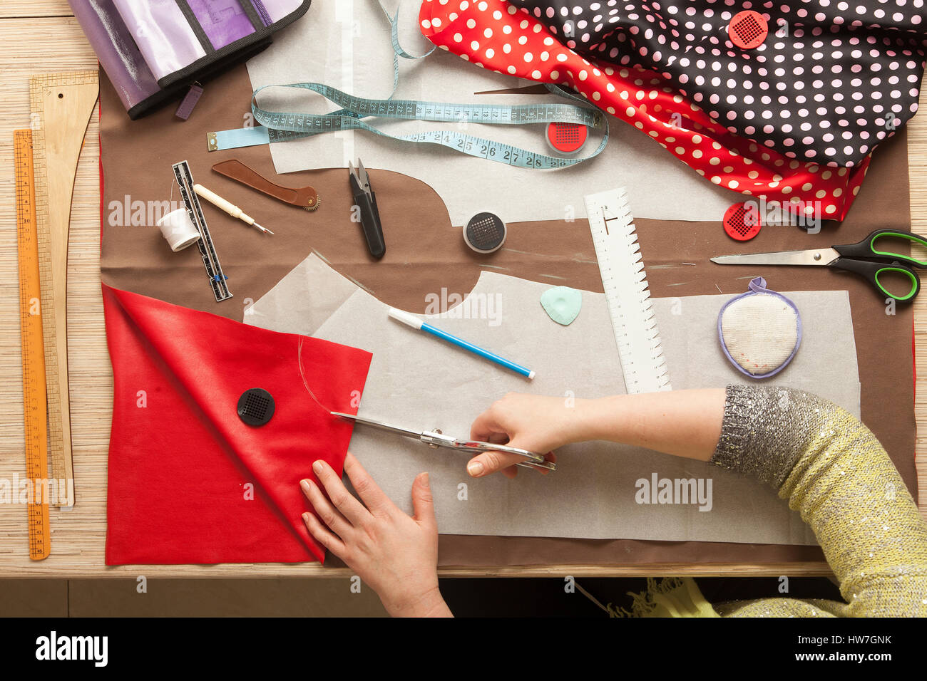 Tailors craft hi-res stock photography and images - Alamy