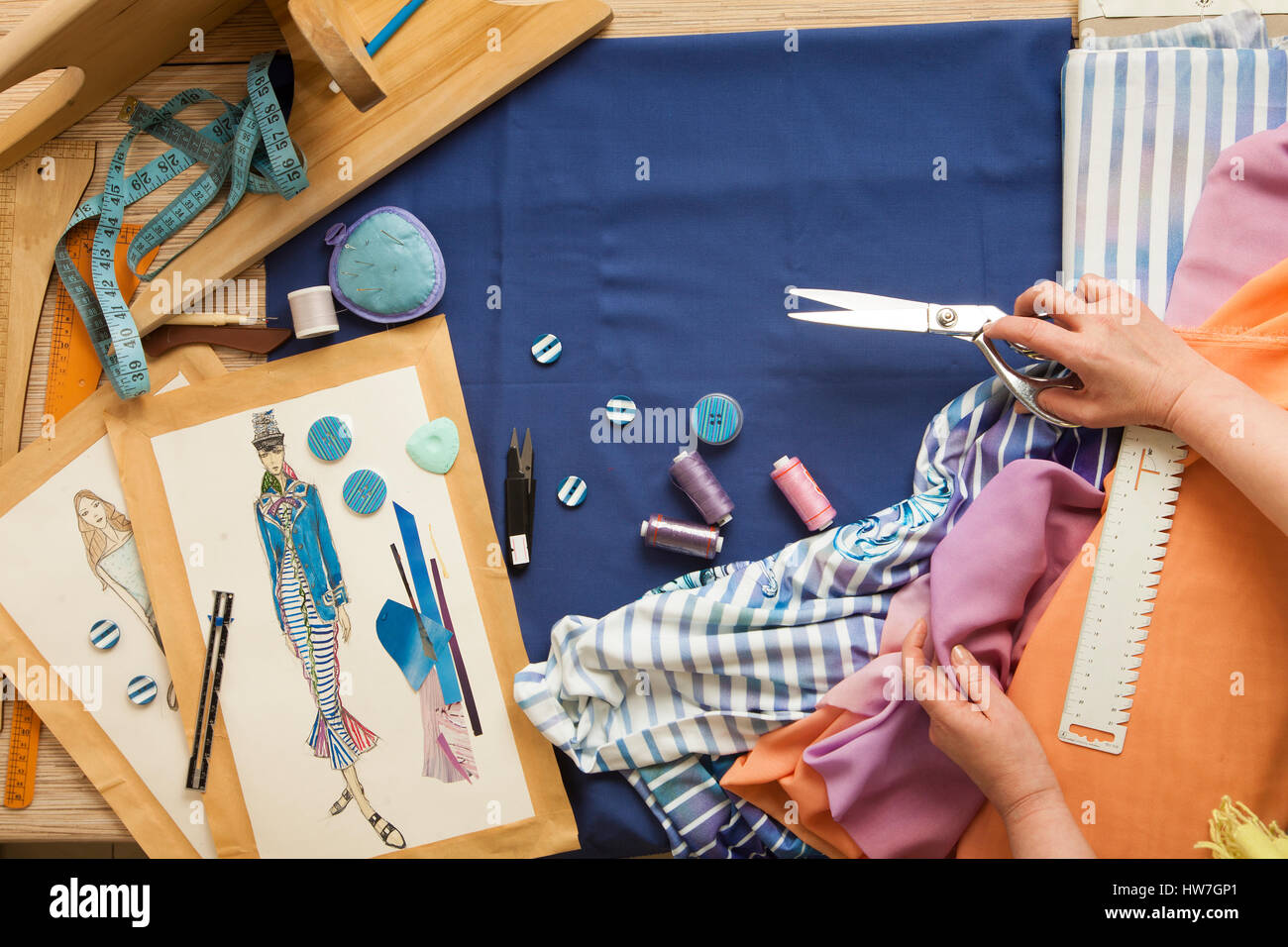 Tailors chalk and fabric hi-res stock photography and images - Alamy