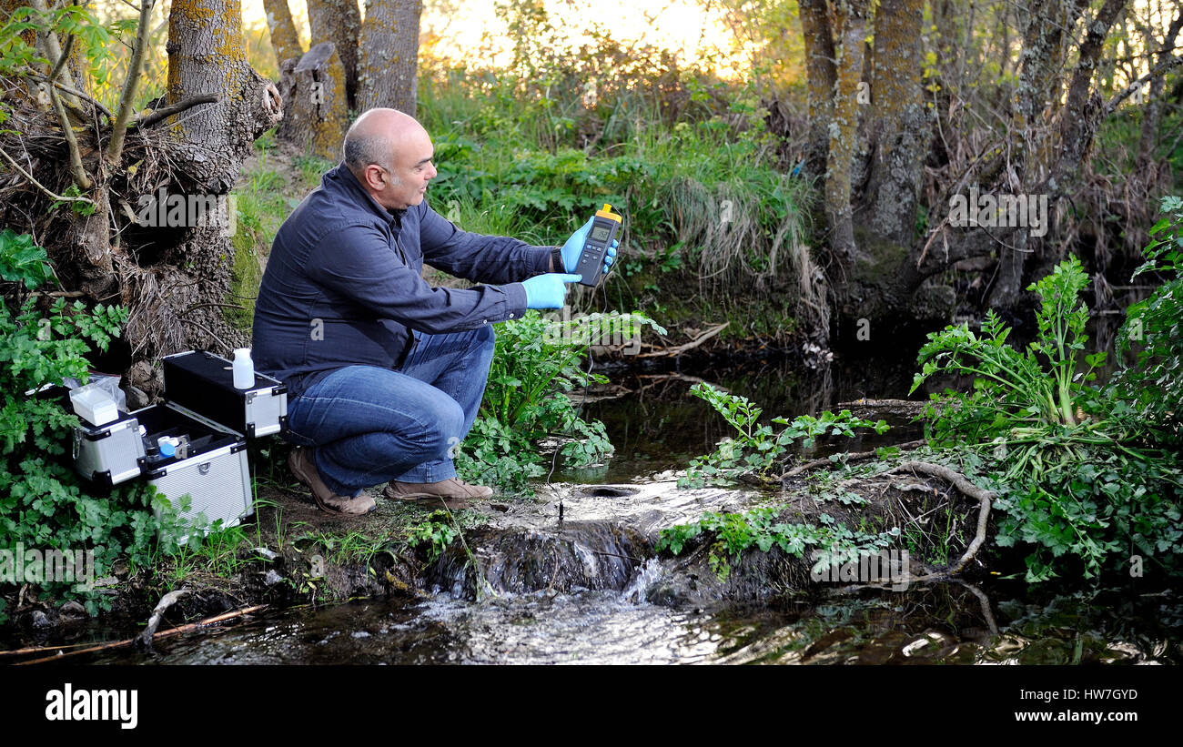 Water Temperature Thermometer Lab High Resolution Stock Photography and ...