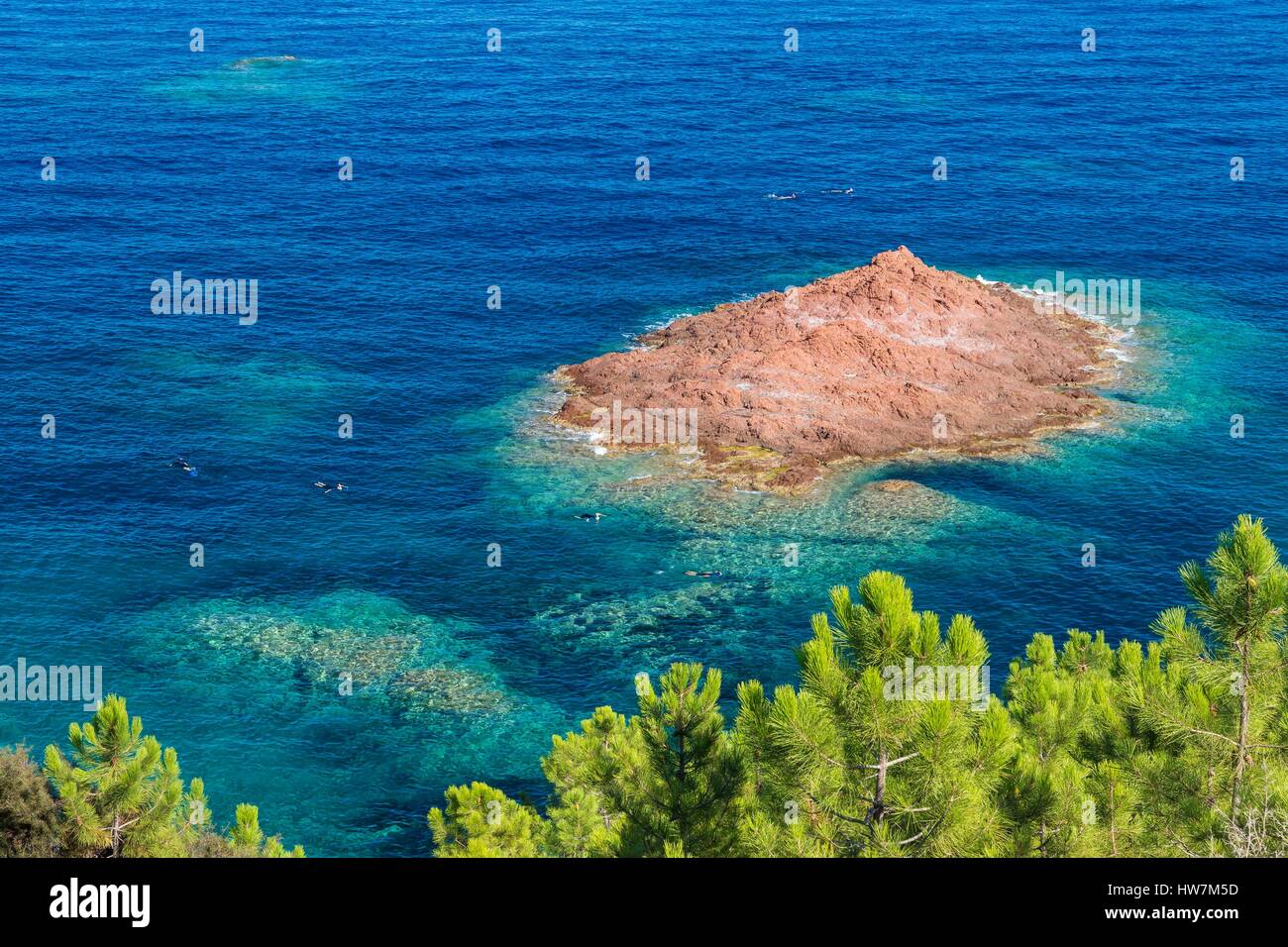 France, Var, Corniche de l'Esterel, Saint Raphael, Le Trayas, islet ...