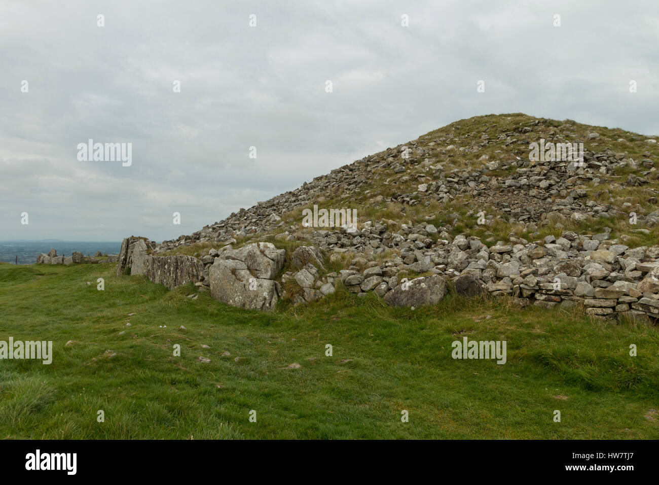 Cairn tomb hi-res stock photography and images - Alamy