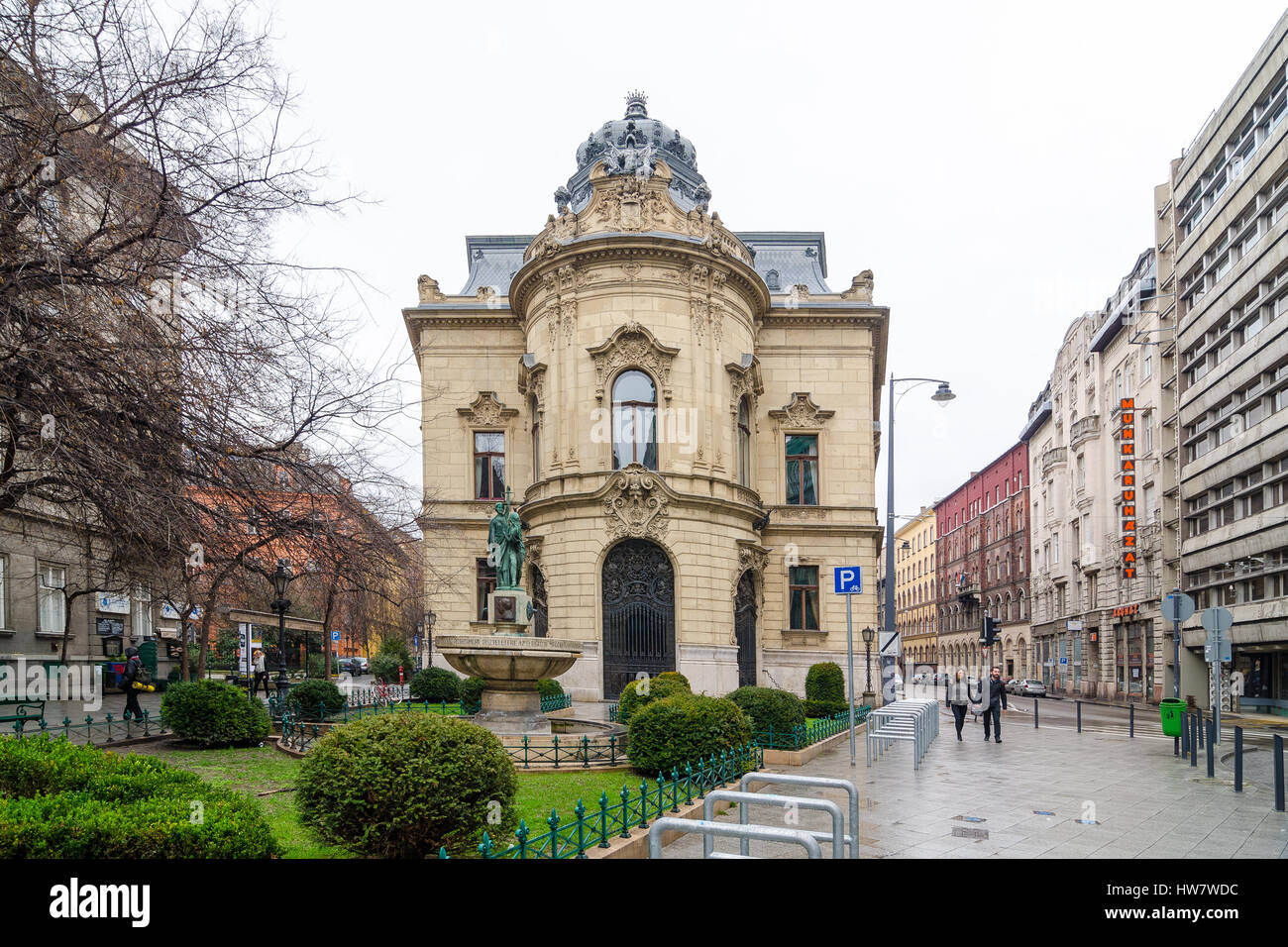 Metropolitan ervin szabo library hi-res stock photography and images ...