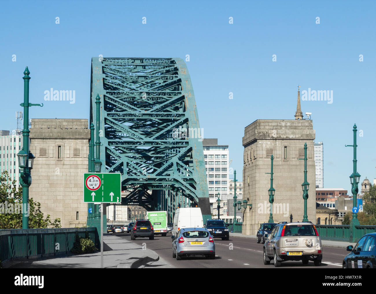 Newcastle bridge with traffic hi-res stock photography and images - Alamy