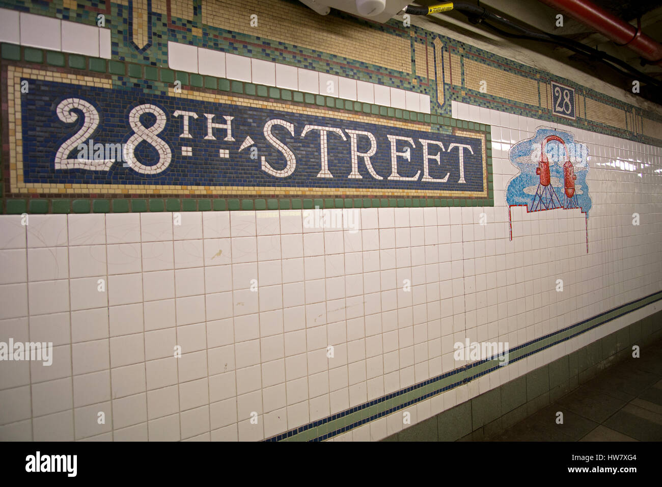 28th street subway station hi-res stock photography and images - Alamy