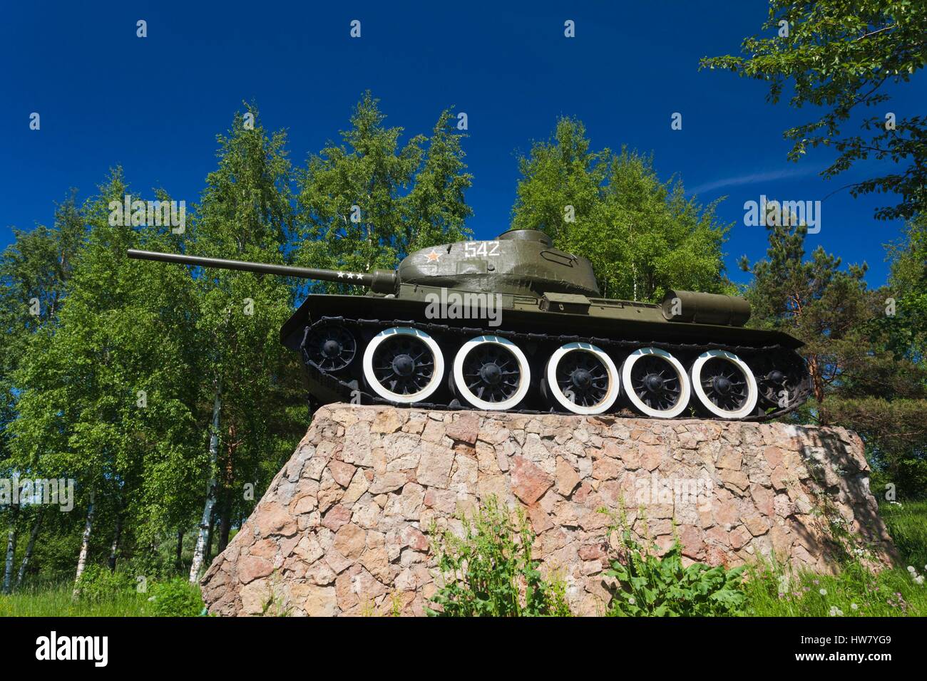 World war two town liberation tank monument hi-res stock photography ...