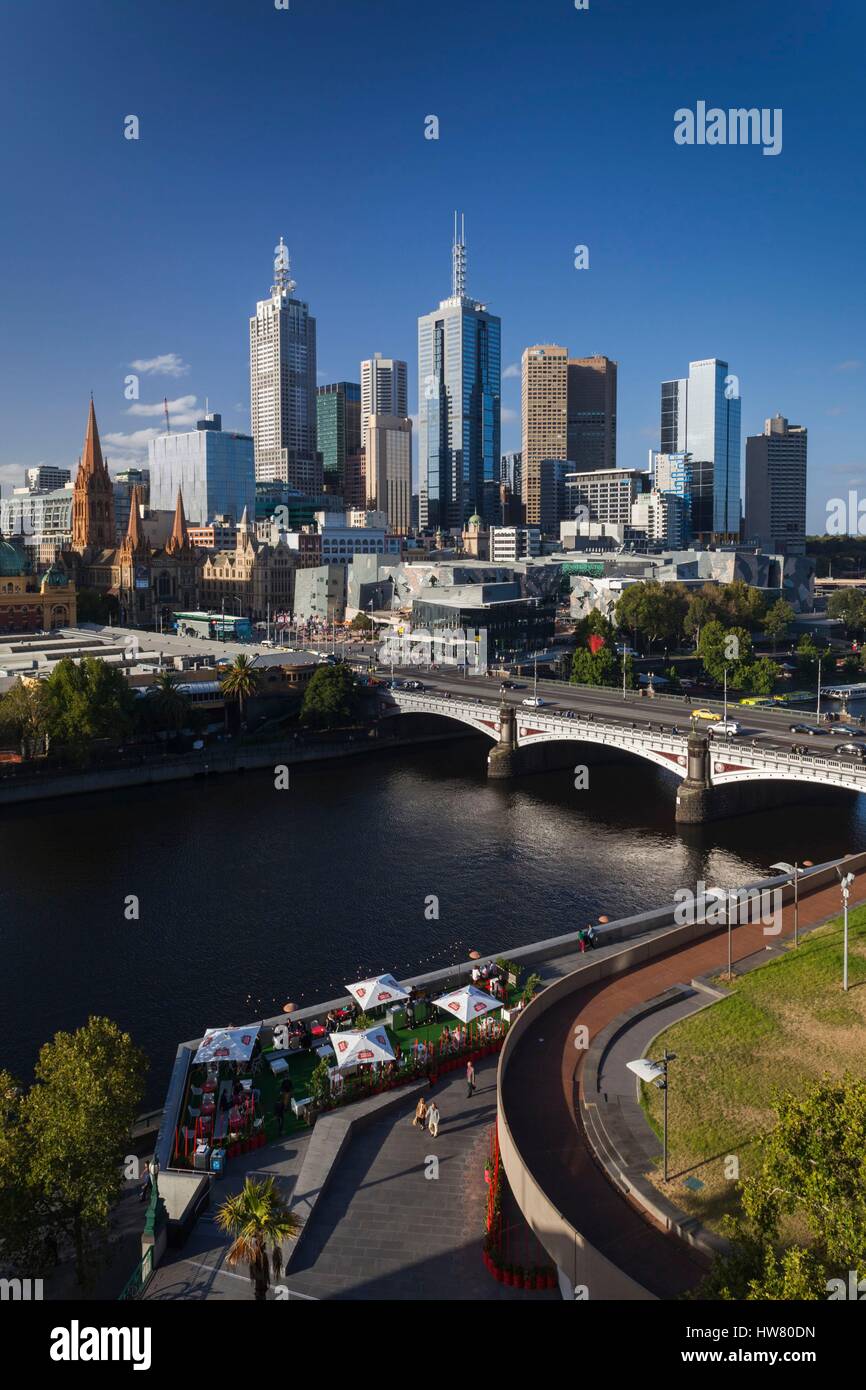 Australia, Victoria, Melbourne, skyline with Yarra River and Princess ...