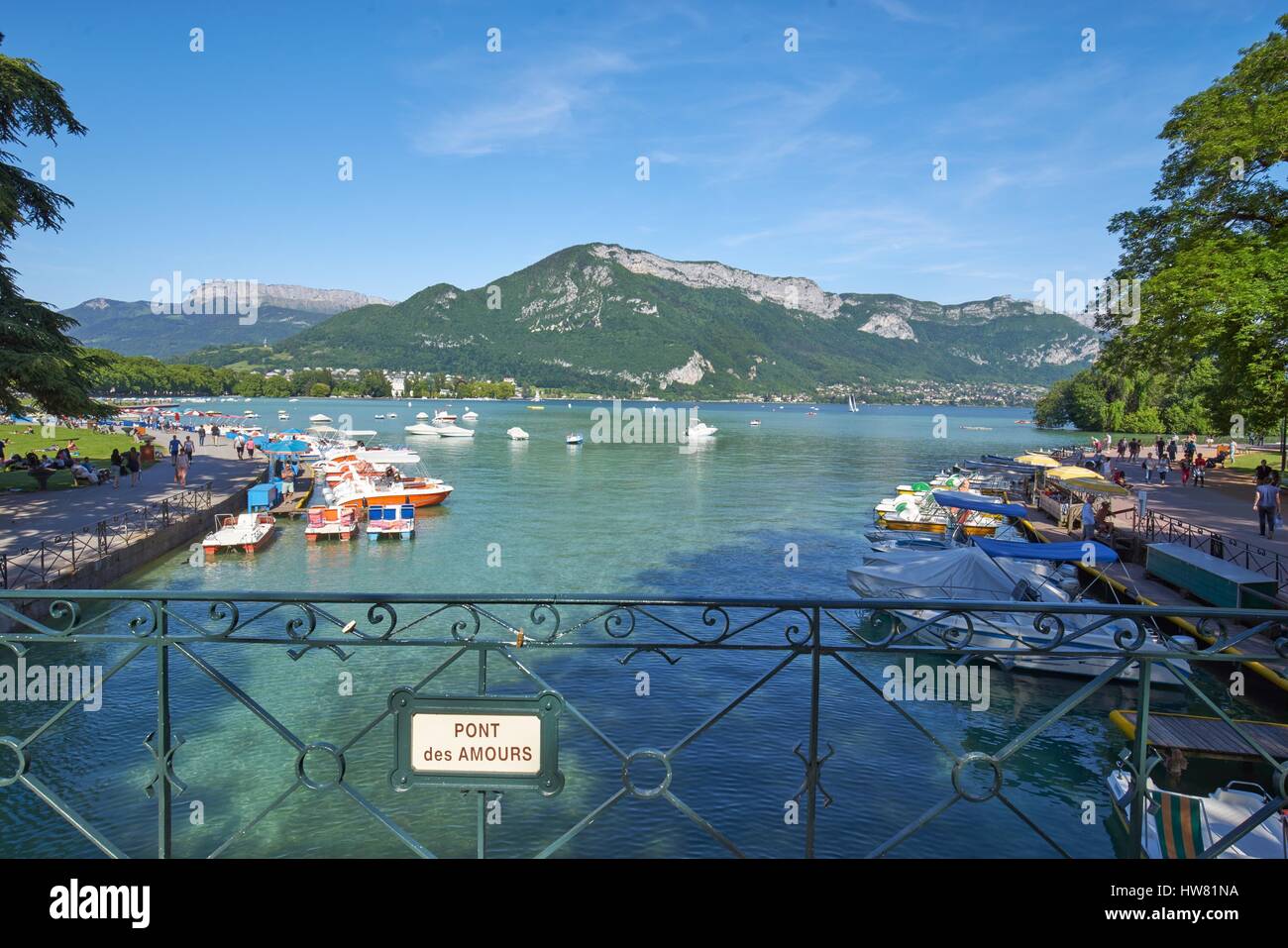 France, Haute-Savoie (74), Annecy, the lovers bridge on the edge of the ...