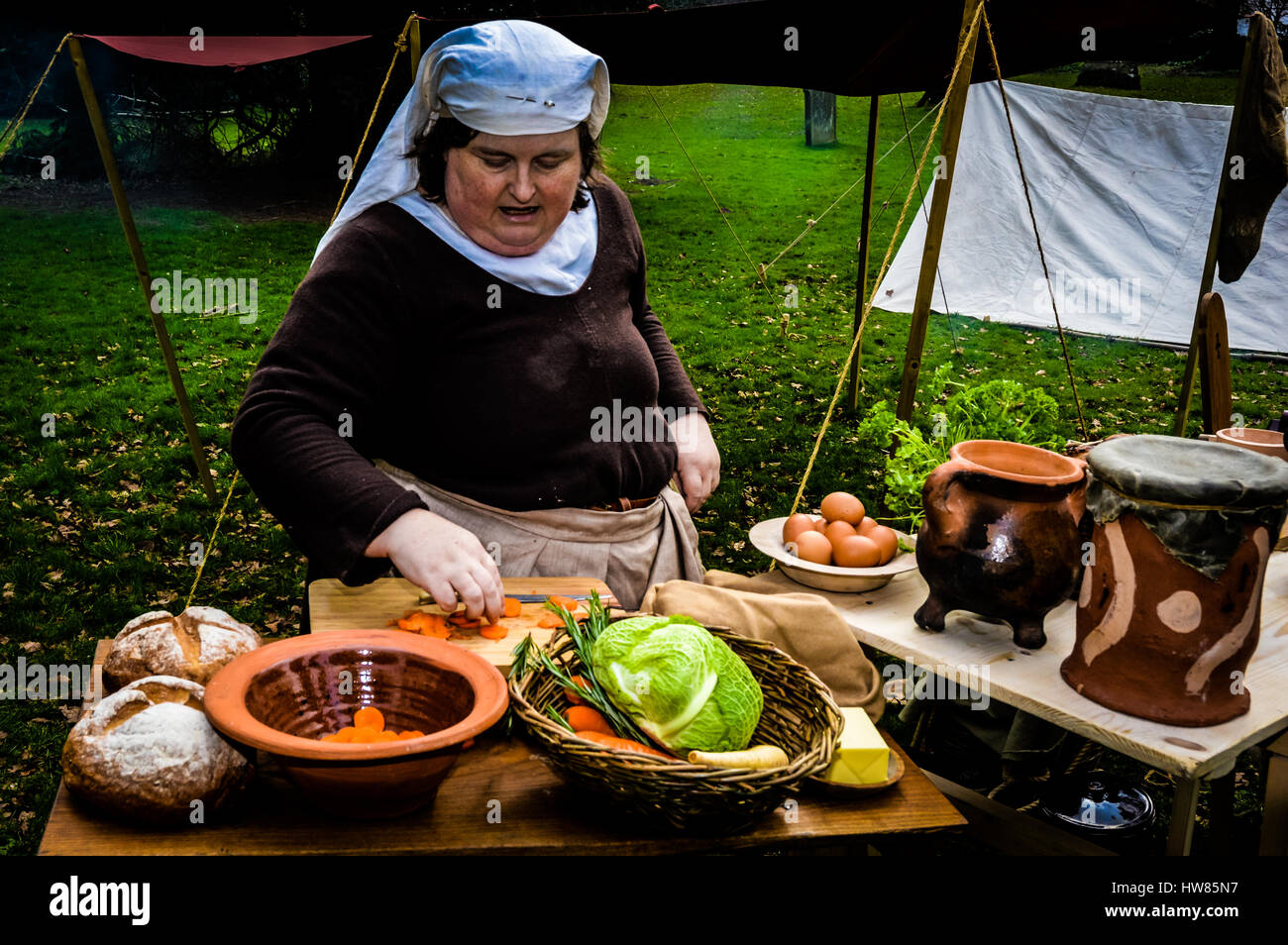 Medieval cooking hi-res stock photography and images - Alamy