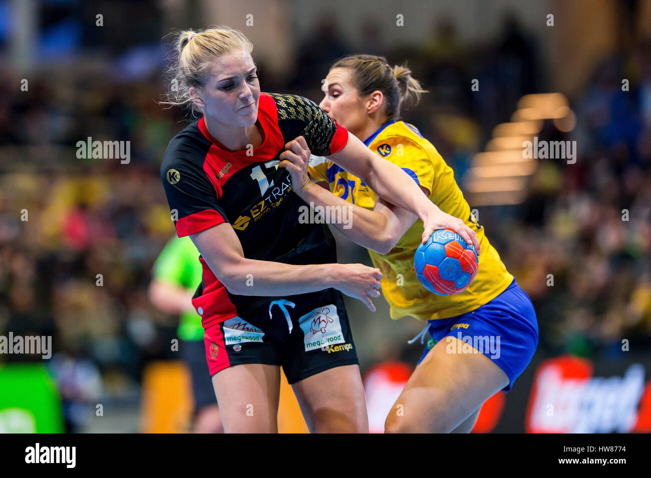 Germany's Anne Hubinger (l) and Sweden's Sabina Jacobsen in action ...