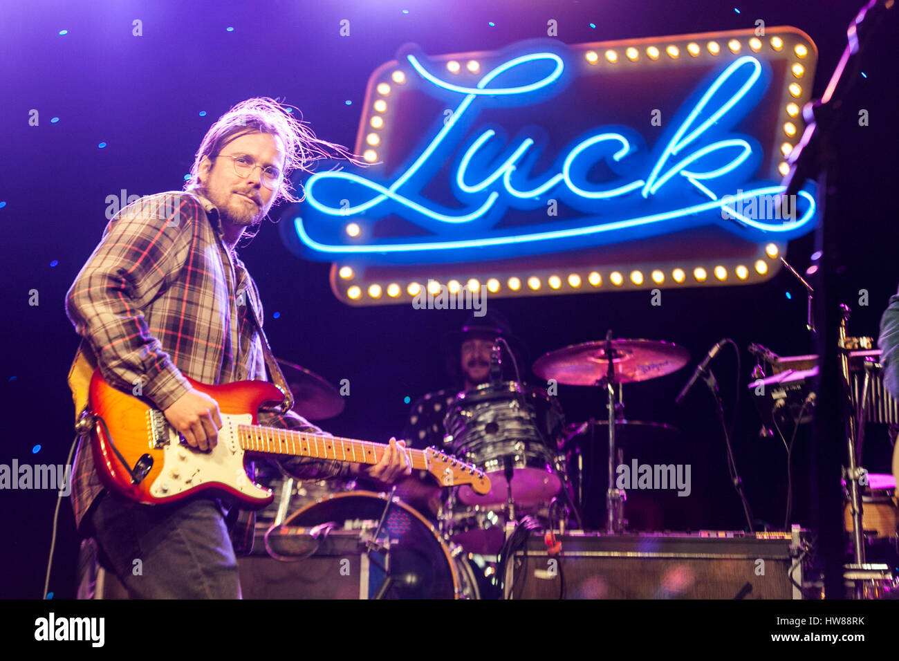 Lukas nelson hi-res stock photography and images - Alamy