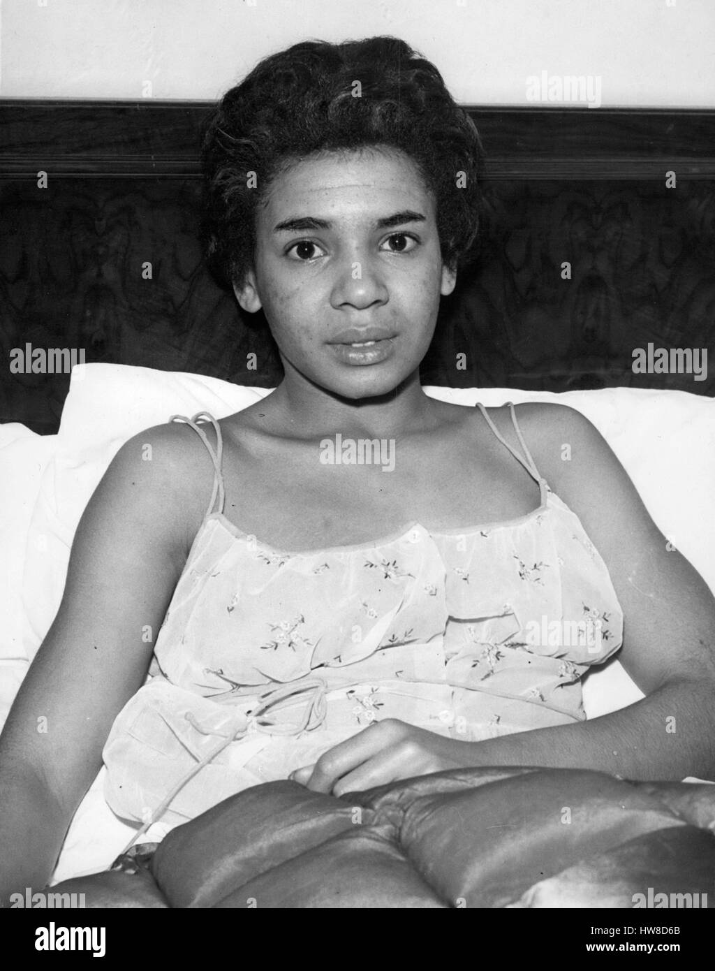 20 year old singer shirley bassey Black and White Stock Photos & Images ...