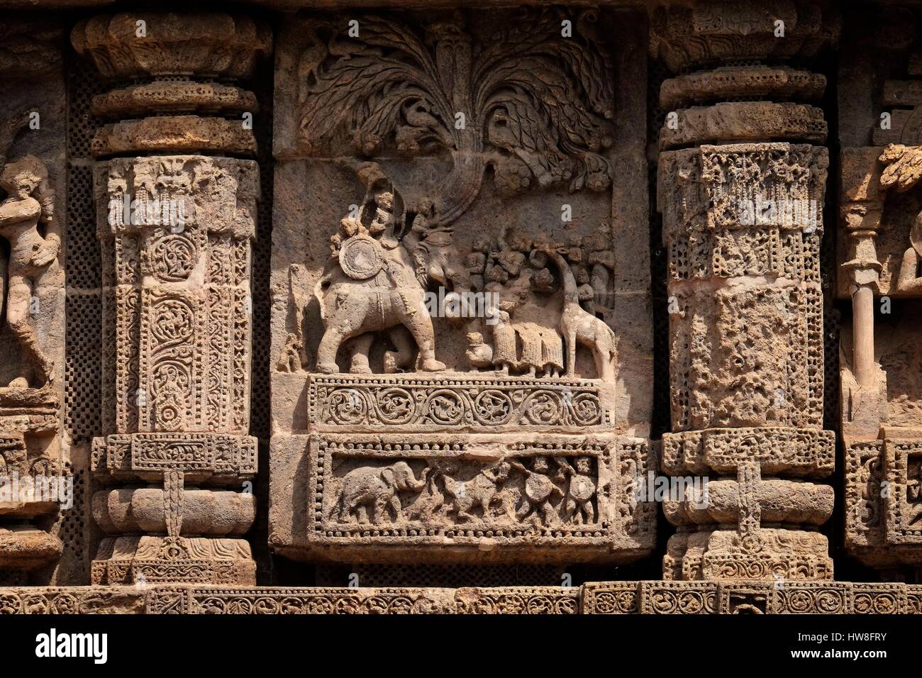 Sculpture architecture konark sun temple hi-res stock photography and ...