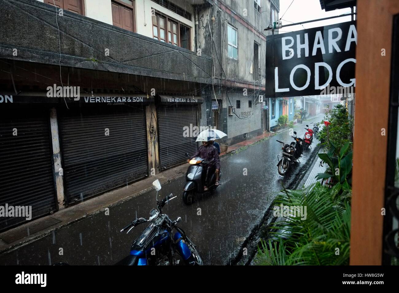 Red coloured roofs hi-res stock photography and images - Alamy