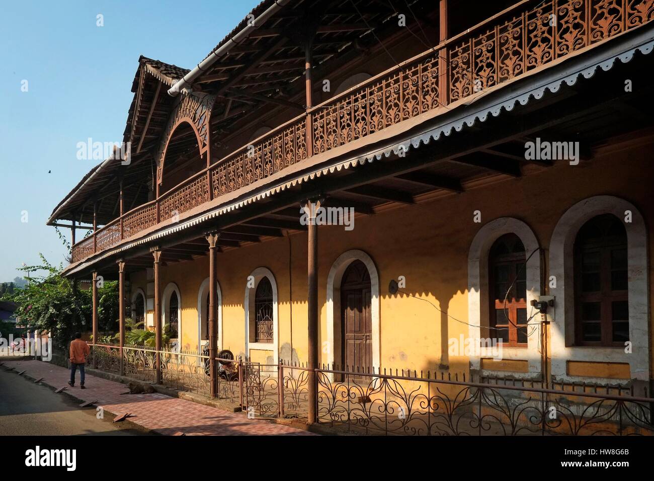 Pale coloured villas hi-res stock photography and images - Alamy