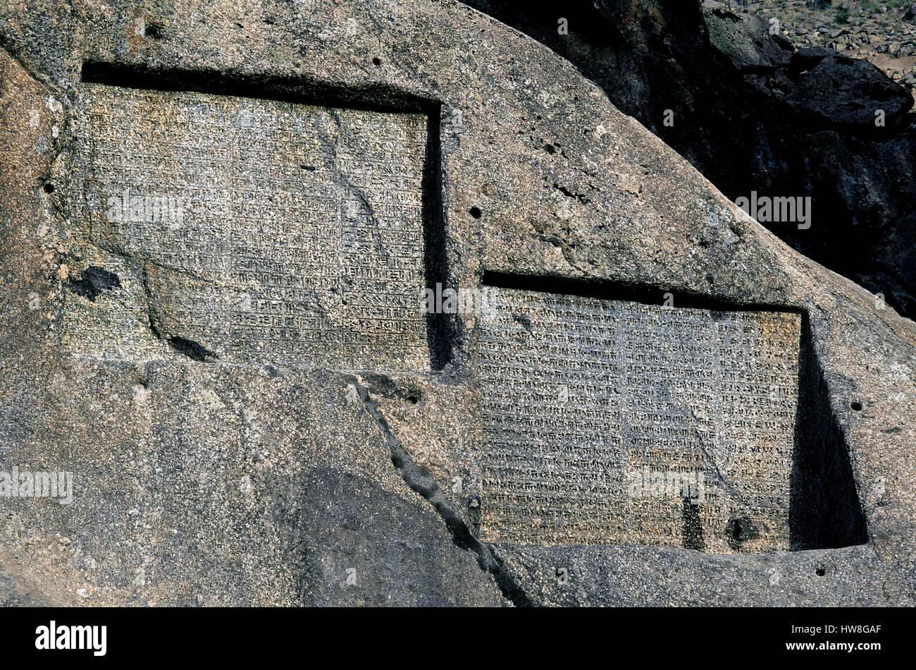 Building inscription in cuneiform hi-res stock photography and images ...