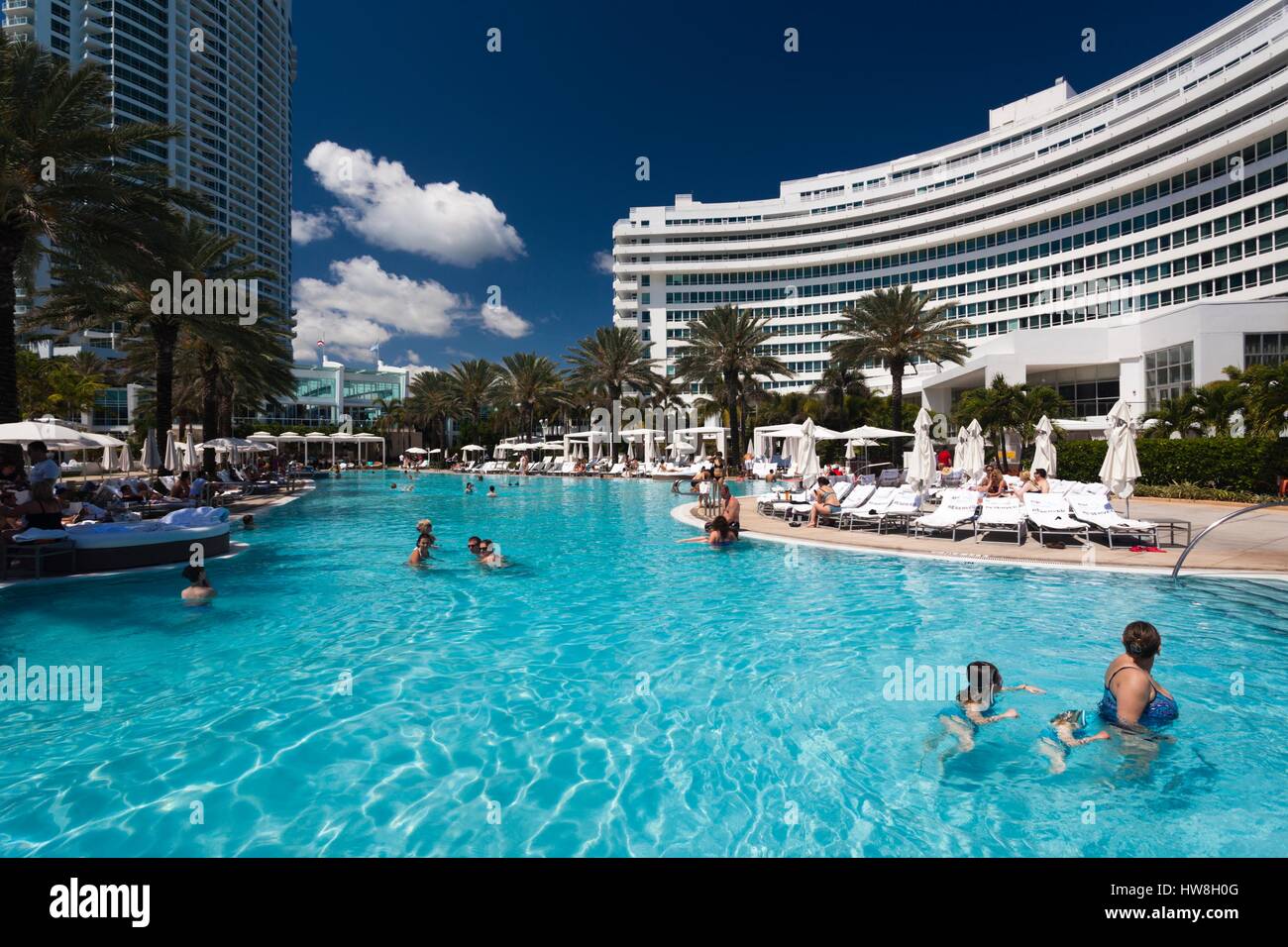 USA, Miami Beach, Fontainebleu Hotel, poolside Stock Photo - Alamy