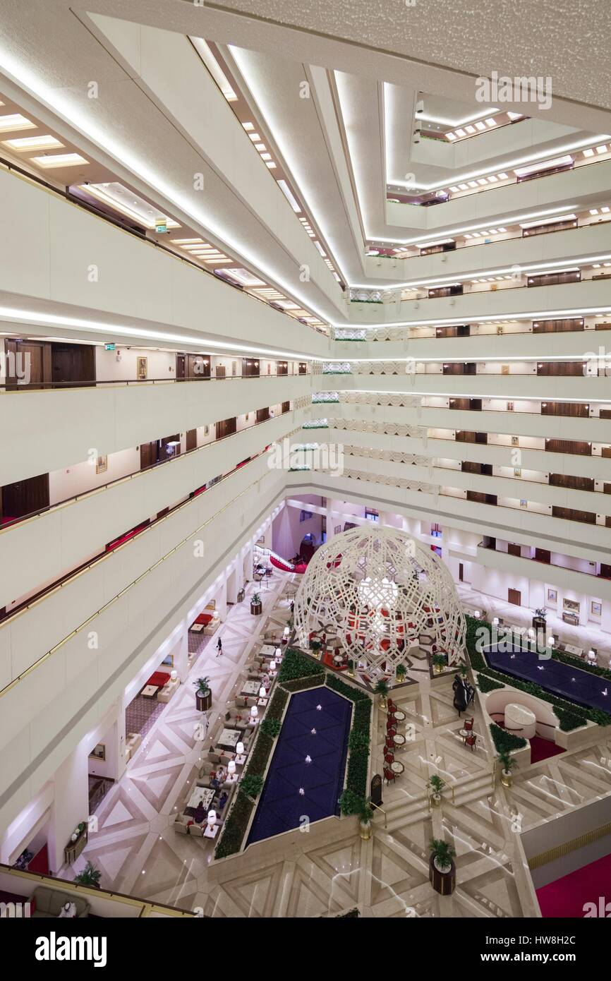 Qatar, Doha, interior of the Sheraton Doha Hotel Stock Photo - Alamy