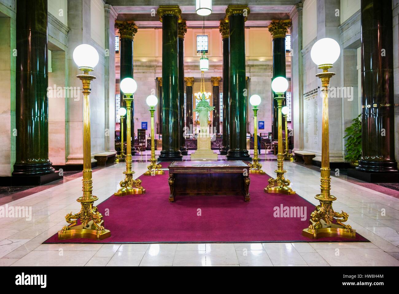 Bank of montreal canada interior hi-res stock photography and images ...