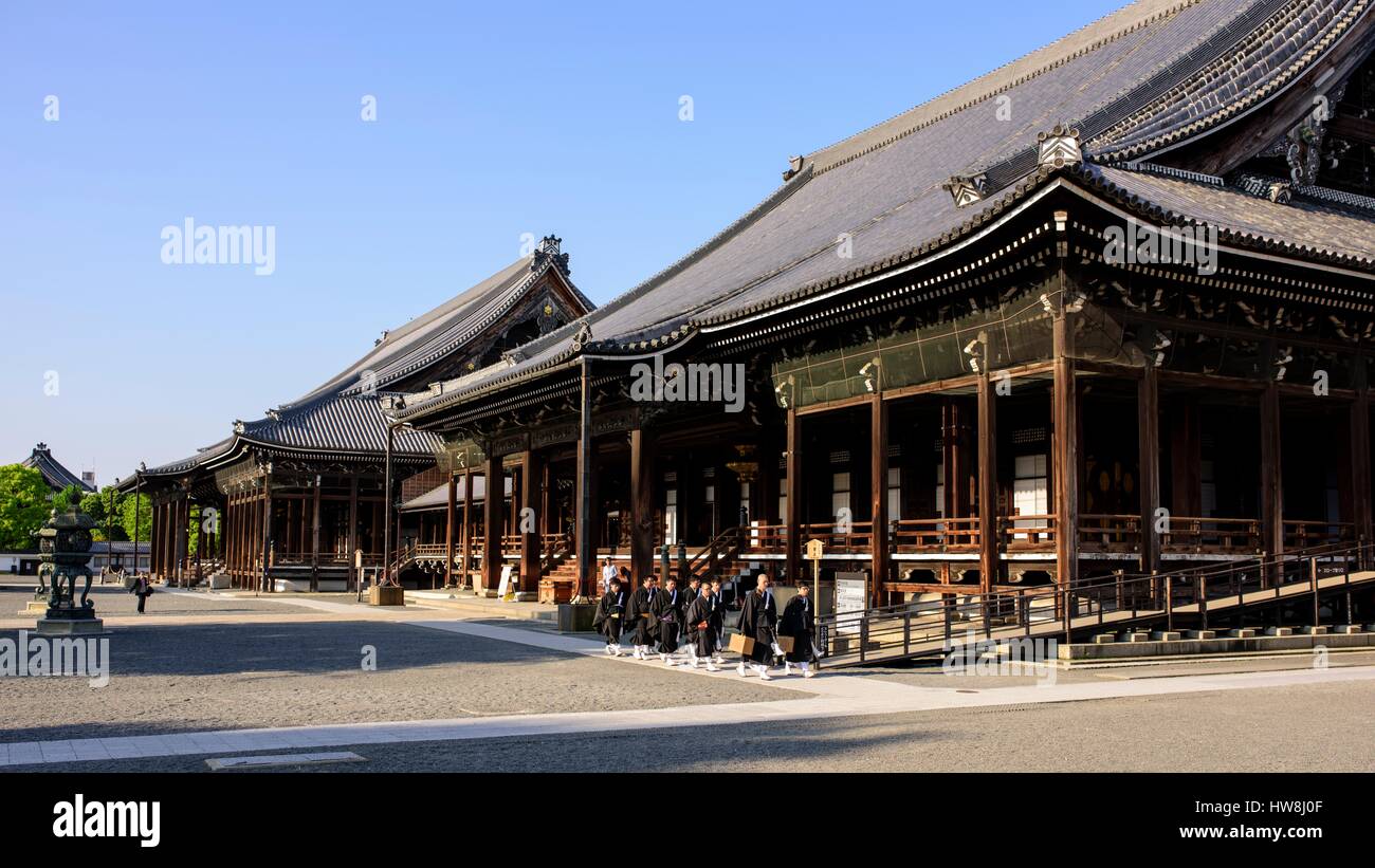 Japan, Honshu island, Kyoto, Higashi Honganji temple in Kyoto, Monks ...