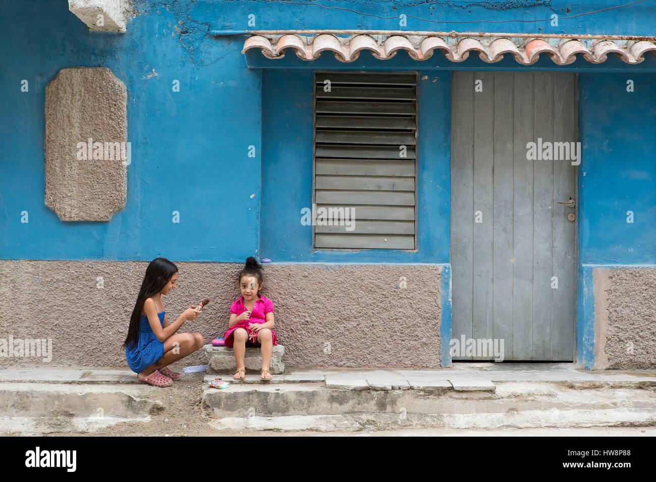 Havana girls hi-res stock photography and images - Alamy
