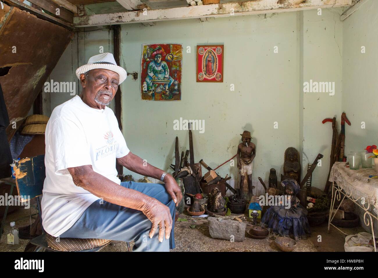 Santeria altar hi-res stock photography and images - Alamy
