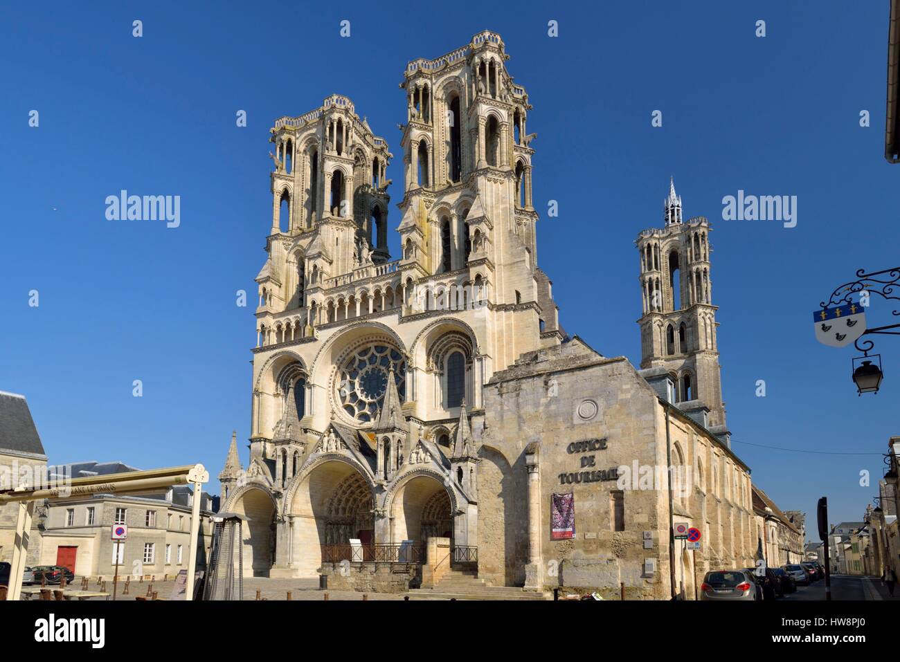 Tower cathedral laon france hi-res stock photography and images - Alamy