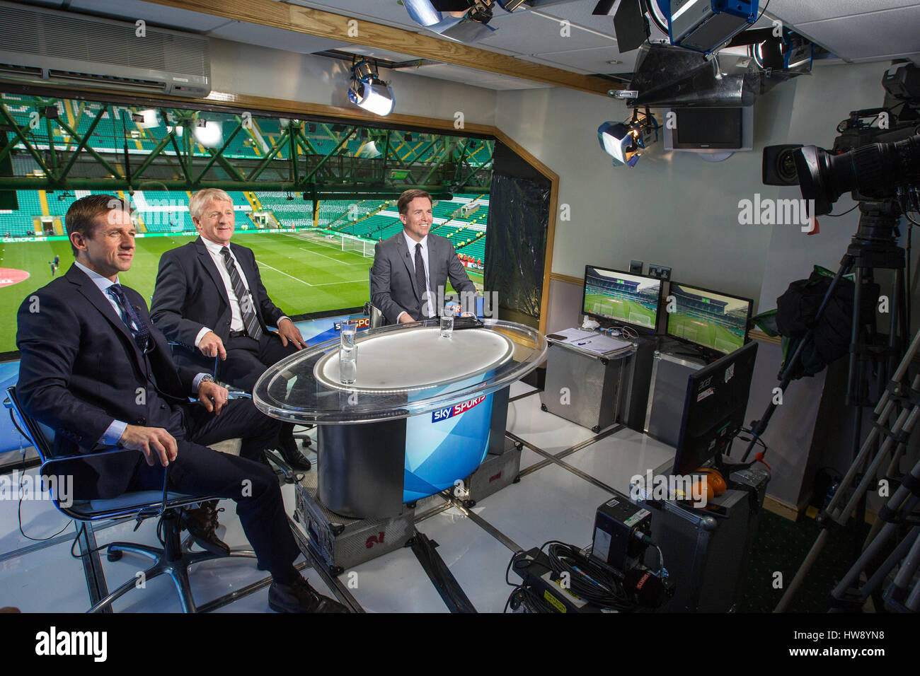 Football tv studio hi-res stock photography and images - Alamy