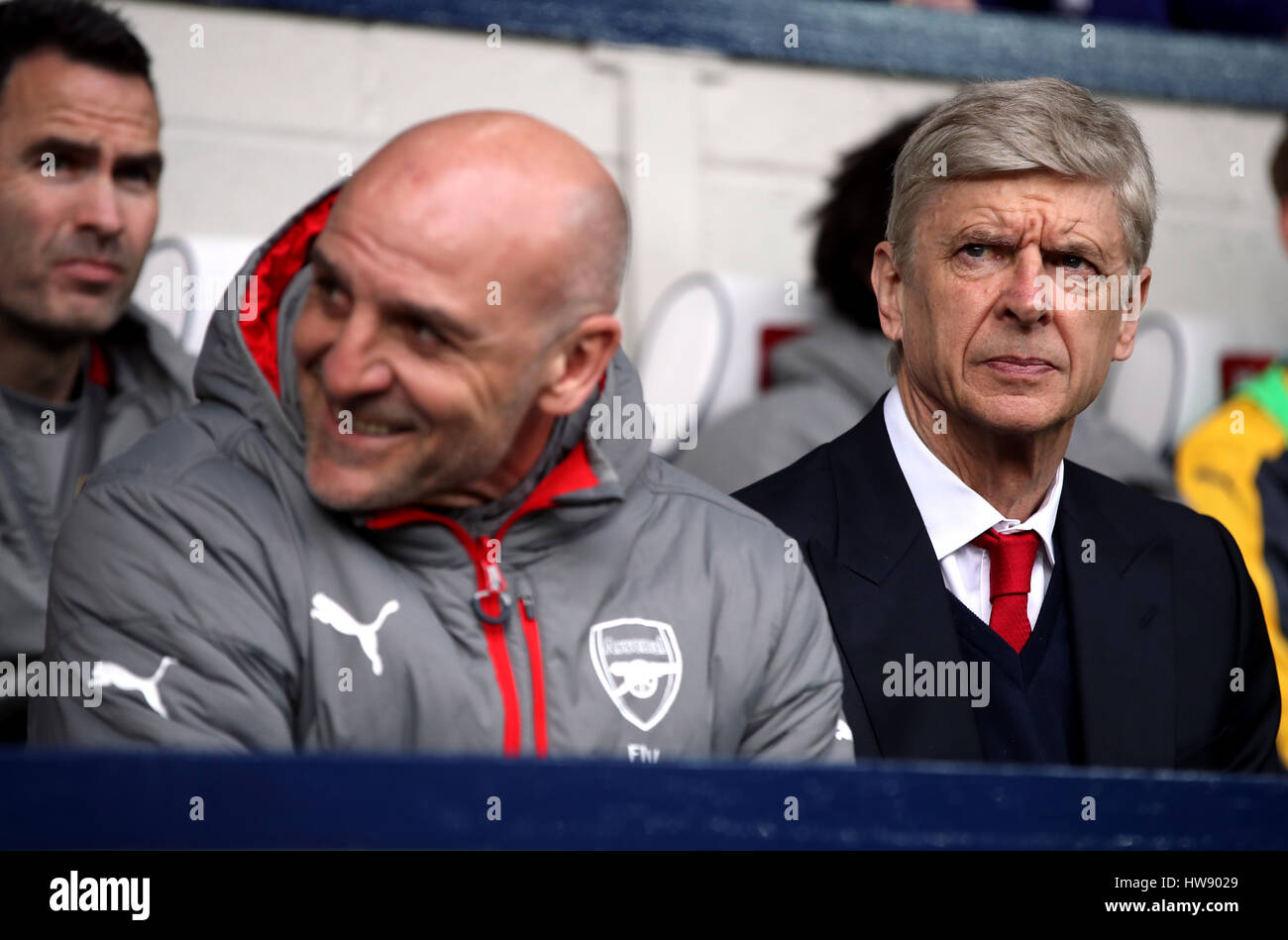 Assistant manager steve bould and manager arsene wenger hi-res stock ...