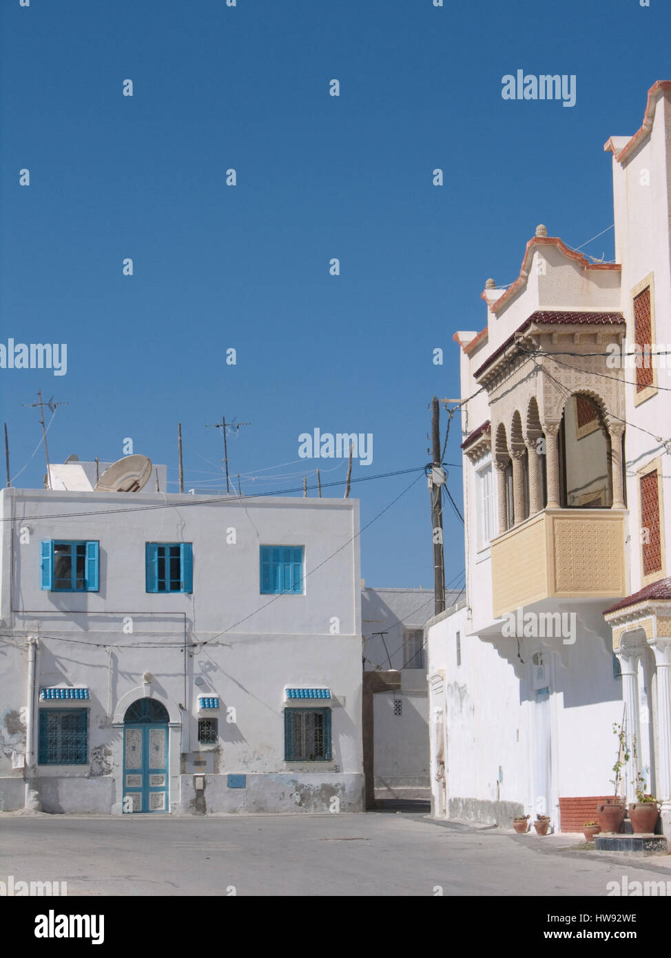 Tunisia tunis houses in alley hi-res stock photography and images - Alamy