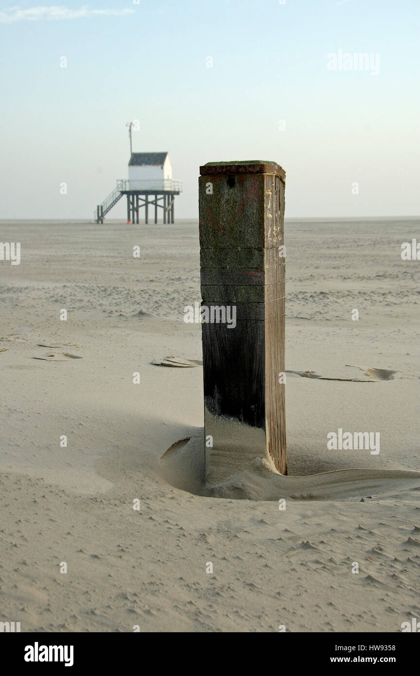 White isolated safe house on a deserted beach on the island Vlieland ...
