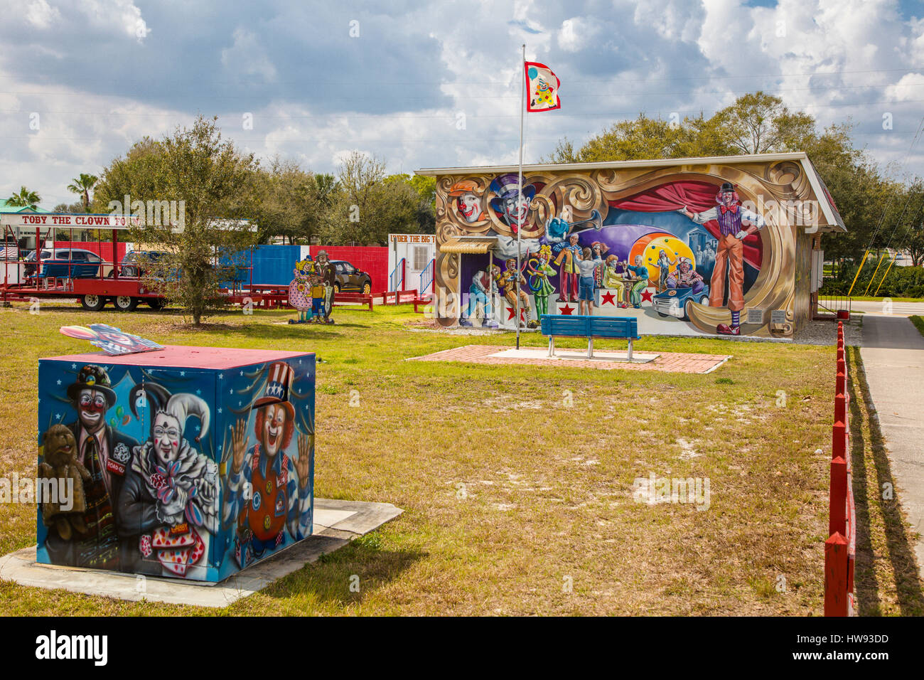 Murals on American Clown Museum & School in Lake Placid Florida known ...