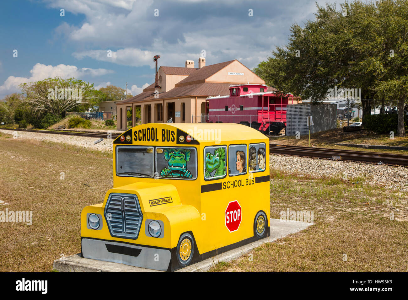 Trash bin art hi-res stock photography and images - Alamy
