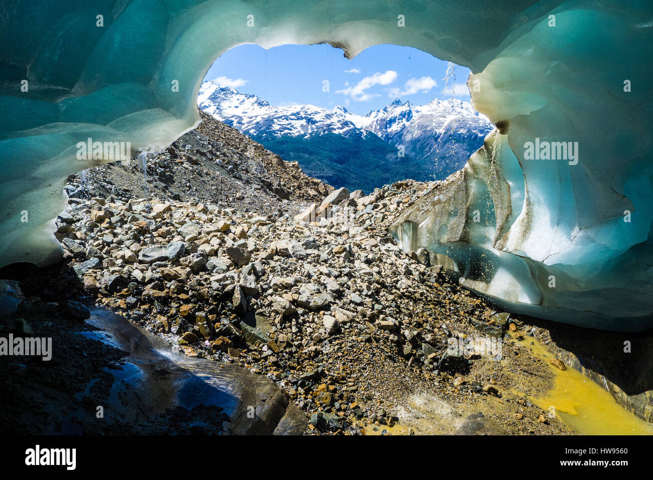 Hielo glacial azul hi-res stock photography and images - Alamy