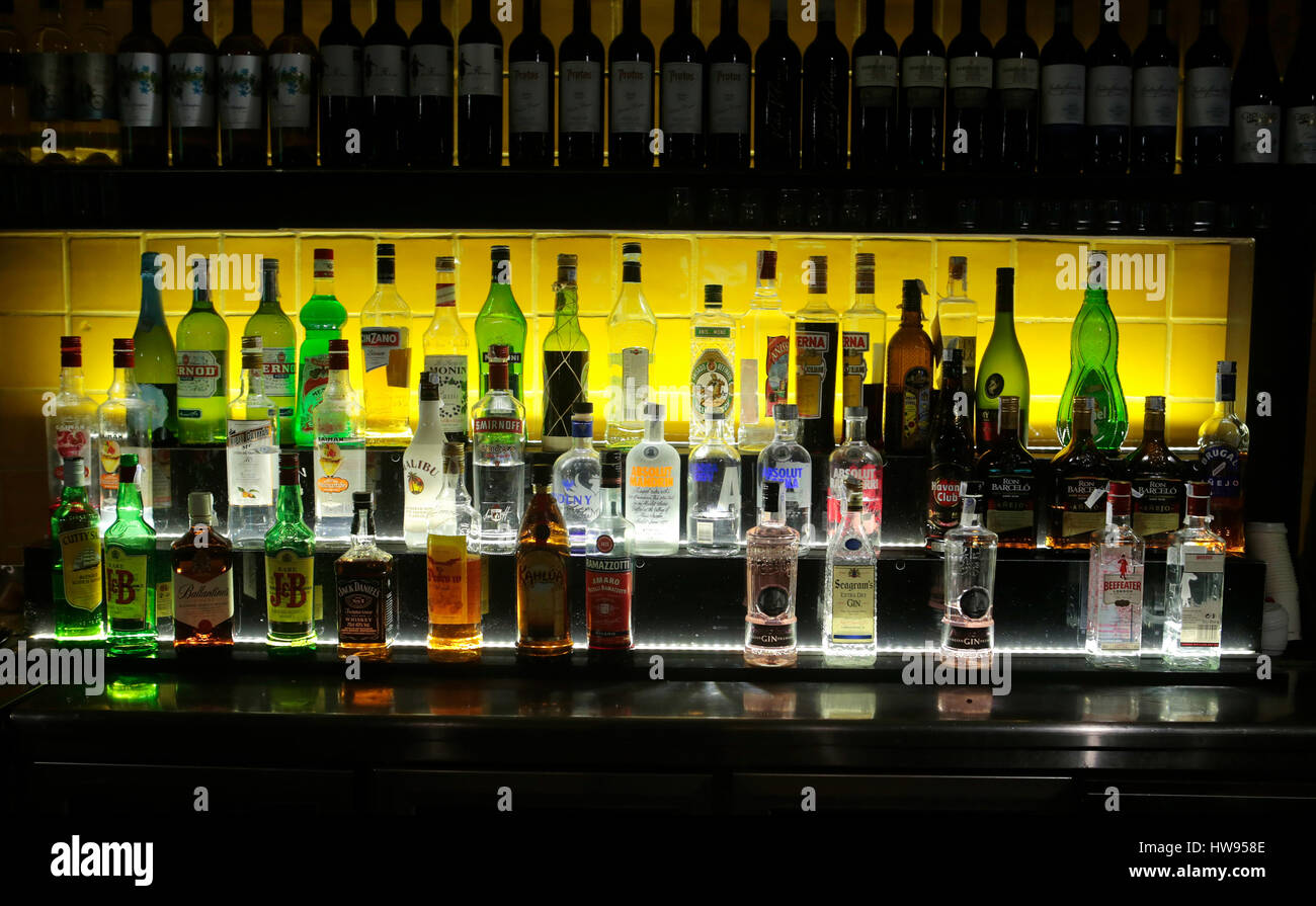 Pub drink bottles hi-res stock photography and images - Alamy