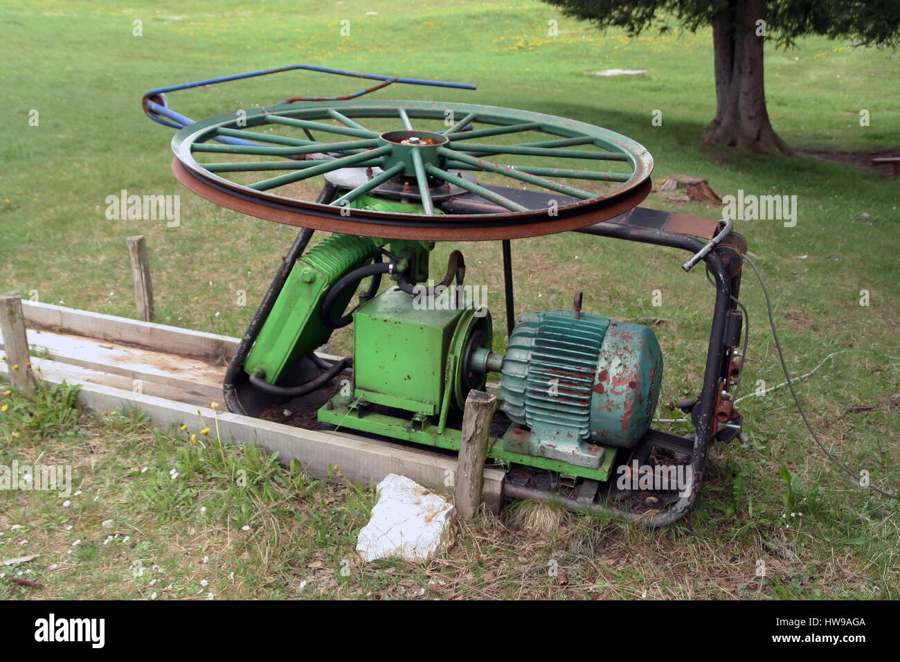 Old ropeway system hi-res stock photography and images - Alamy