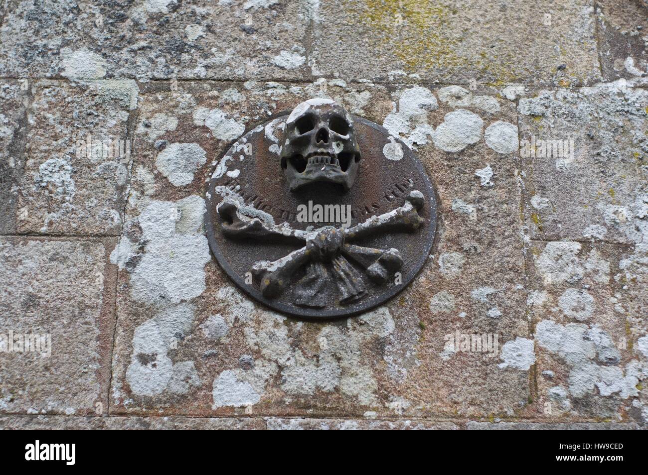 Skull and crossbones crypt insignia Stock Photo - Alamy