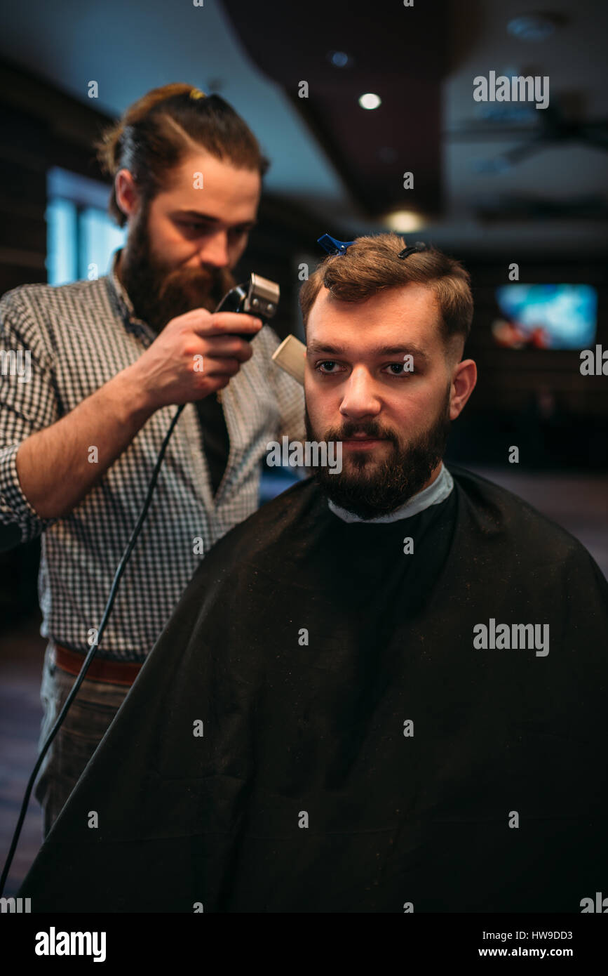 Barber working hi-res stock photography and images - Alamy