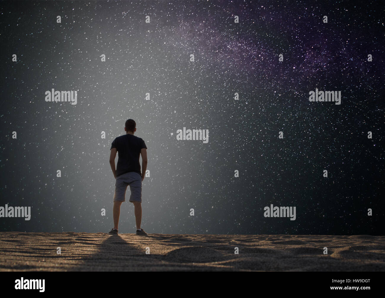 Girl looking at night sky stars hi-res stock photography and images - Alamy