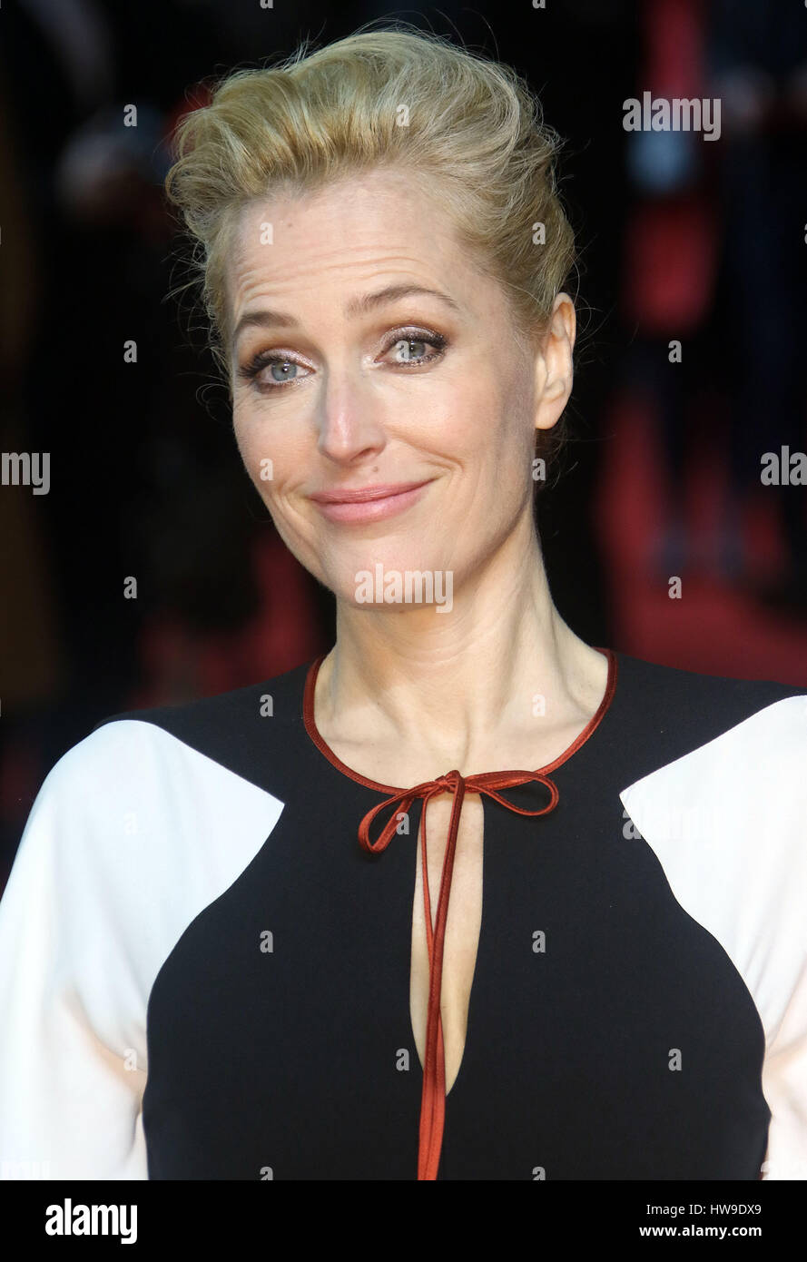 Gillian anderson star hi-res stock photography and images - Alamy