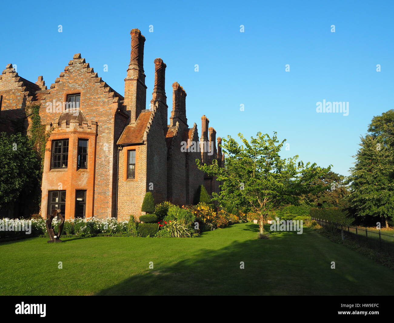 Tudor chimneys hi-res stock photography and images - Alamy
