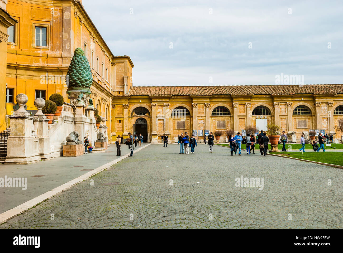 Cortile della pigna hi-res stock photography and images - Alamy