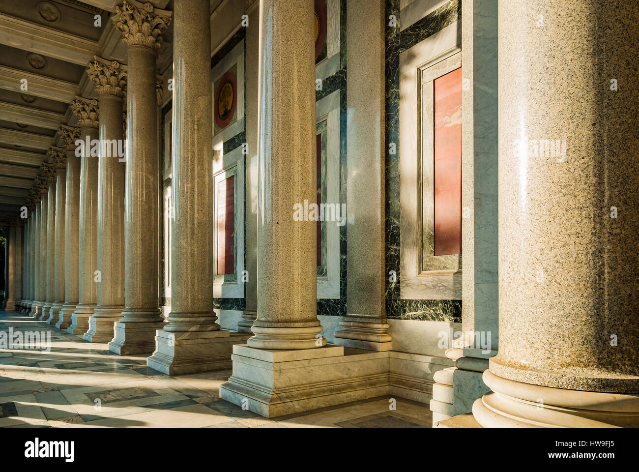 Colonnades Stock Photos & Colonnades Stock Images - Alamy