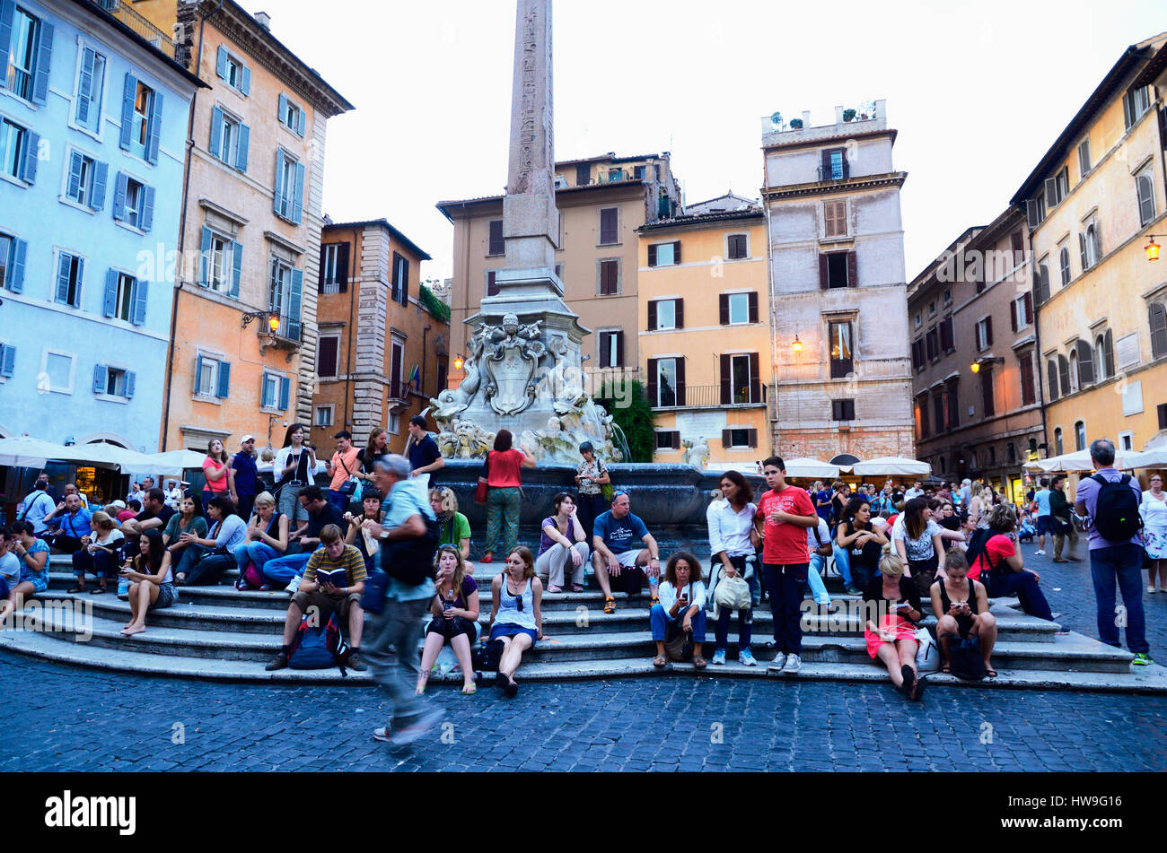 Rotonda square fountain rome hi-res stock photography and images - Alamy