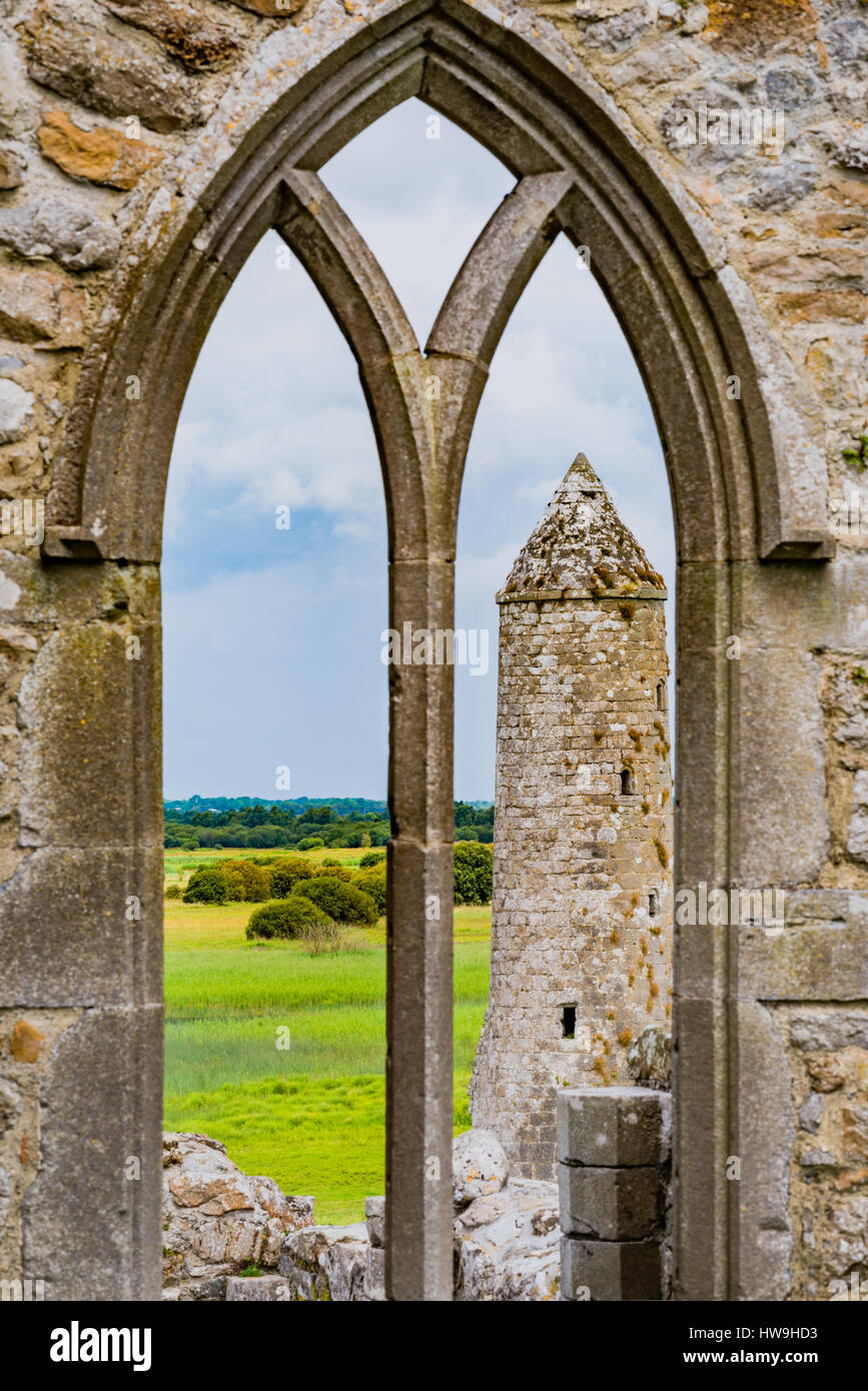 Clonmacnoise tower hi-res stock photography and images - Alamy