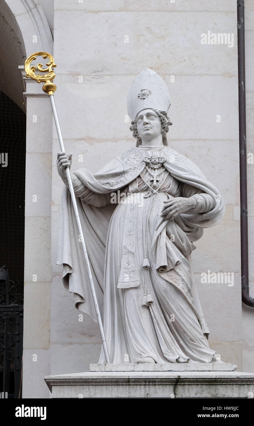 Saint rupert statue salzburg cathedral hi-res stock photography and ...