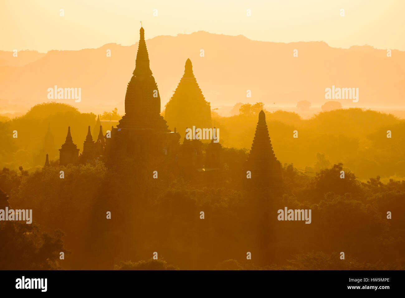 Scenic view of ancient Bagan temple during golden hour Stock Photo - Alamy