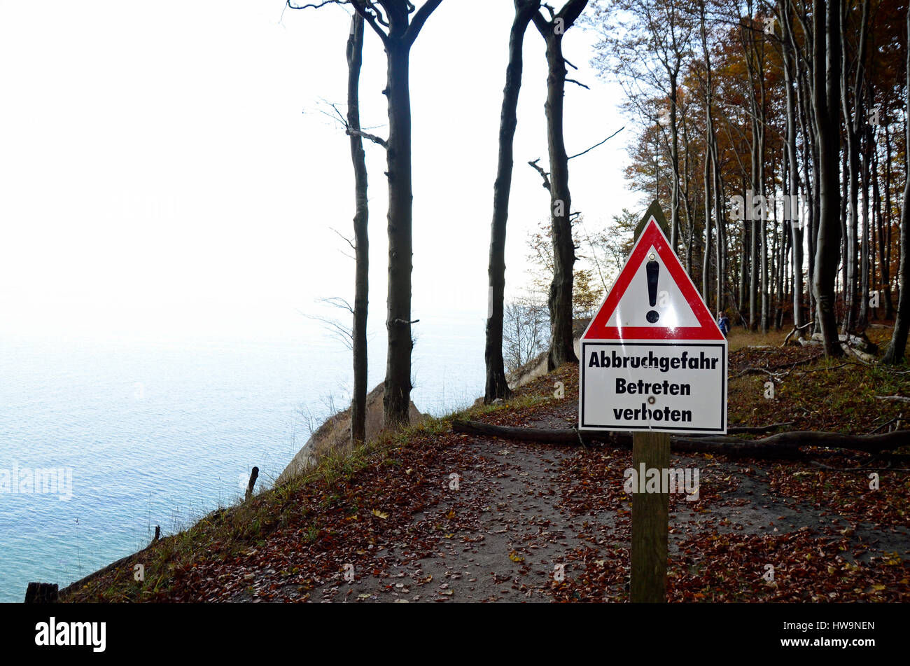 Dangerous cliff warning sign hi-res stock photography and images - Alamy