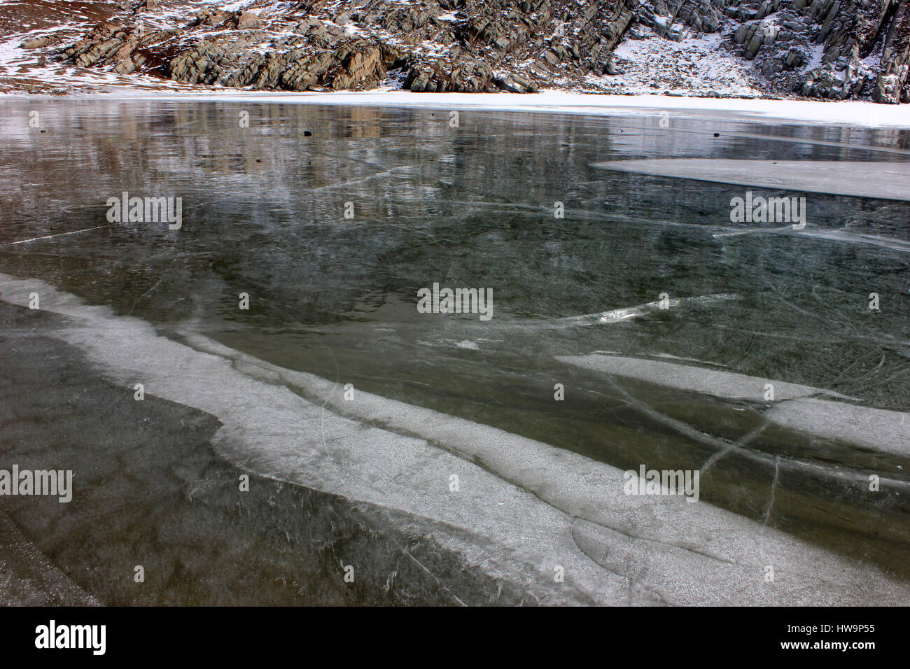 Anantnag, India. 24th Dec, 2016. The frozen Surface of Chuharnag Valley ...