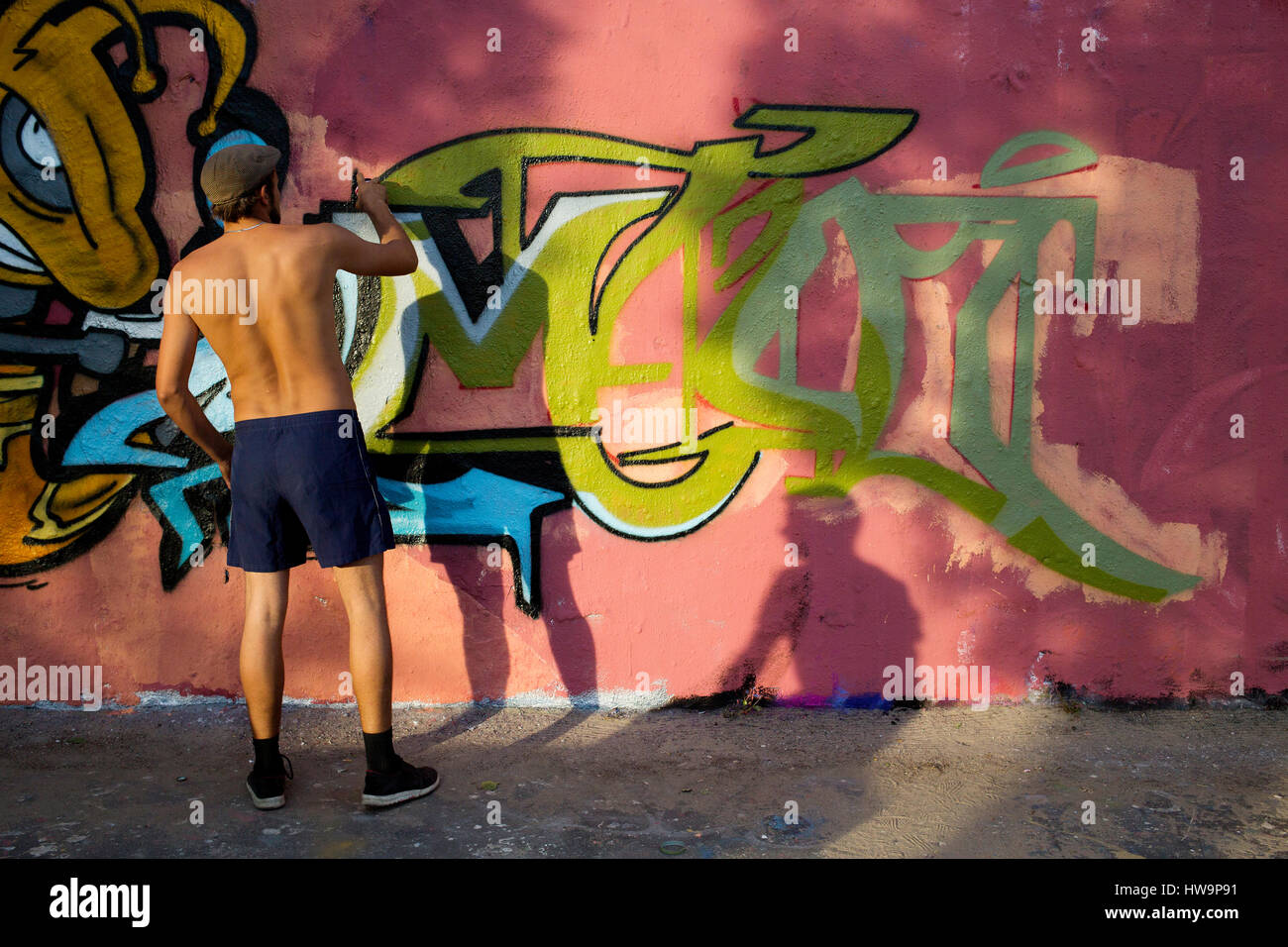 Colorful wall berlin hi-res stock photography and images - Alamy